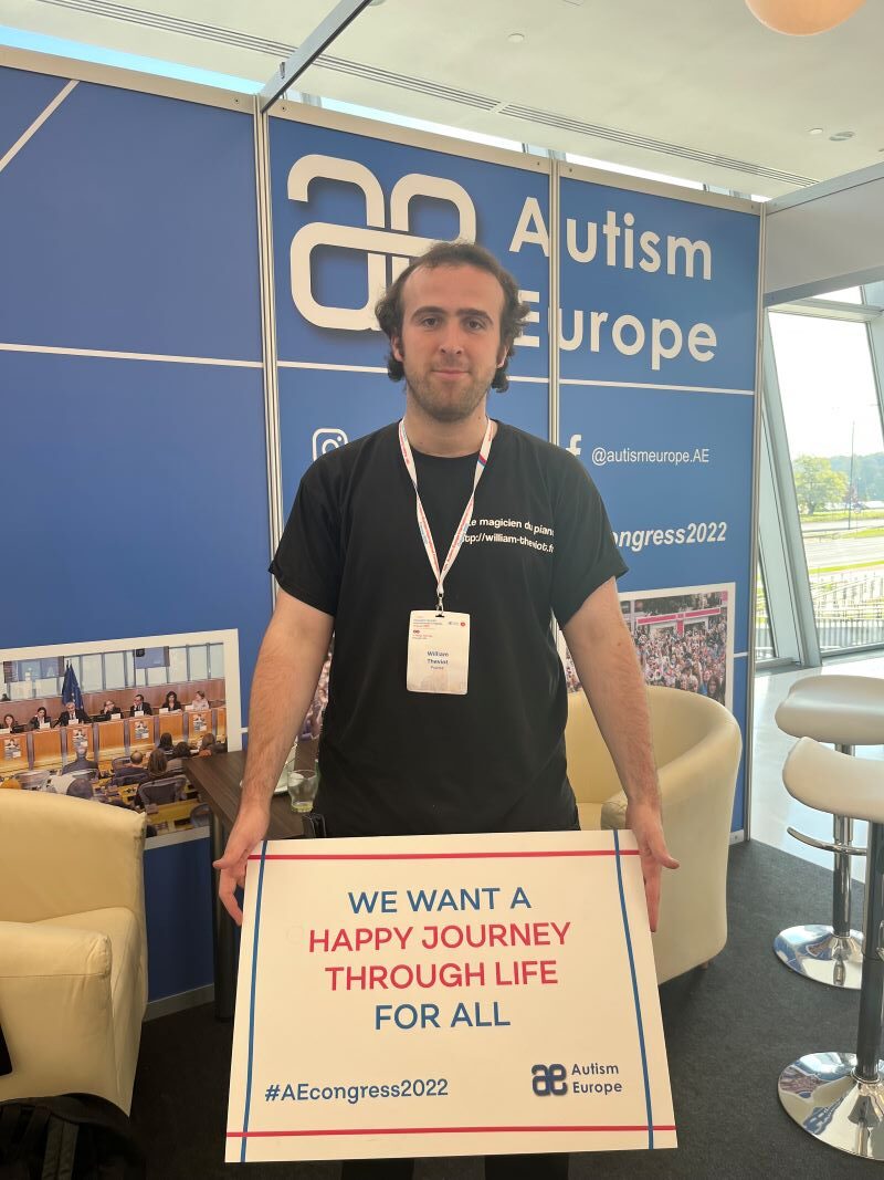 Interview with ‘Atypical Pianist’ William Theviot – Autism Europe